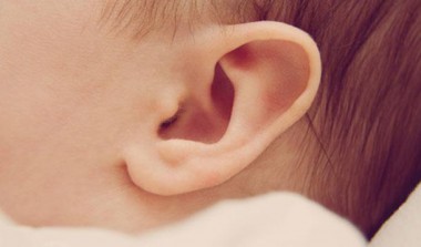 Comment nettoyer les oreilles de bébé ? - Drôles de mums