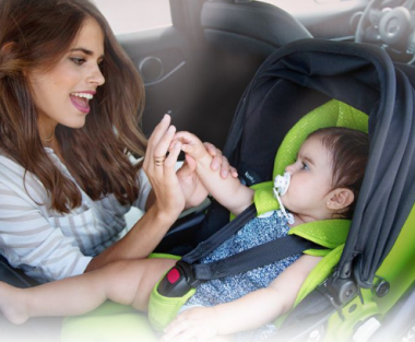 Le siège Auto i-Size pour un maximum de sécurité - Drôles de mums