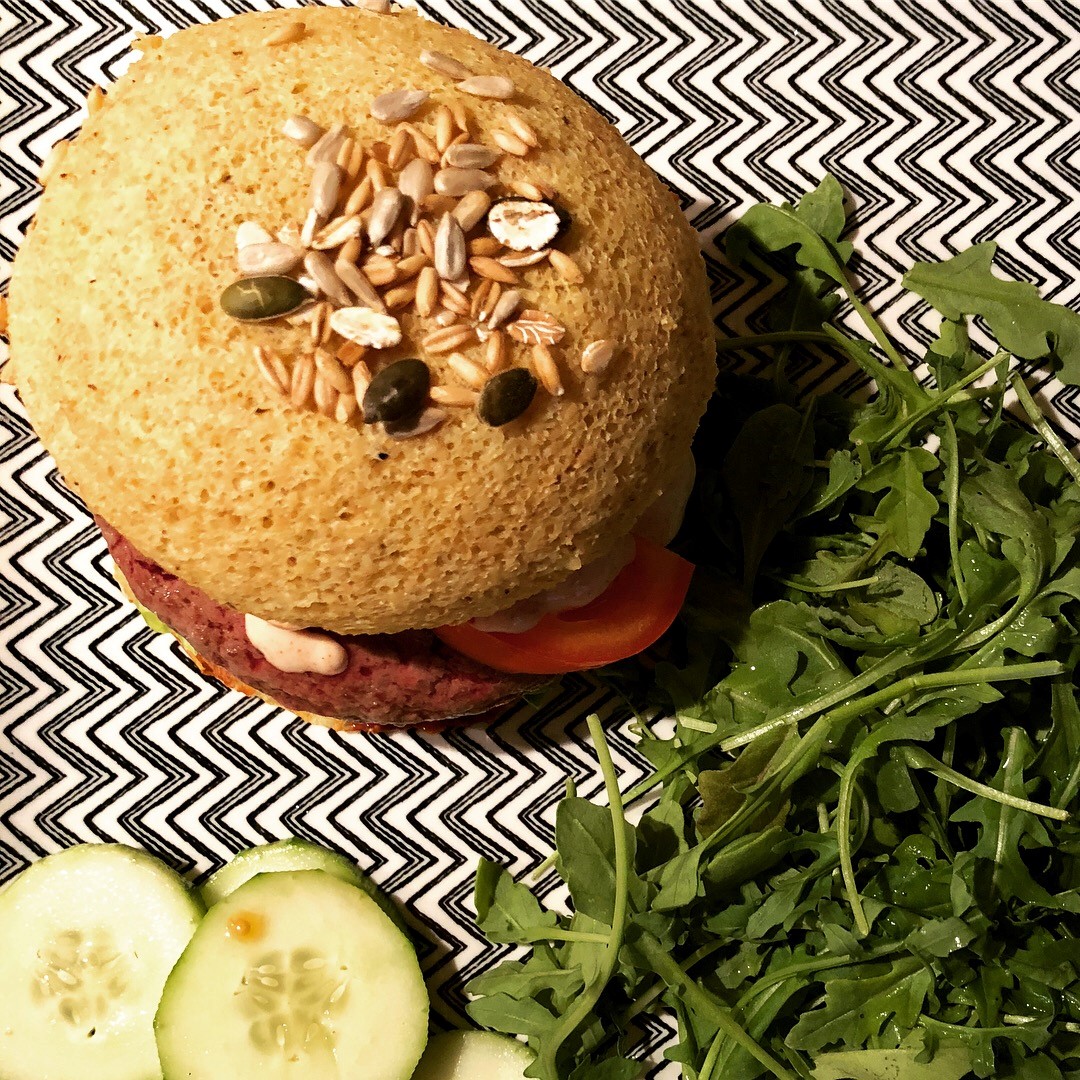 Comment préparer un pain burger healthy en moins de 10 minutes - Drôles ...